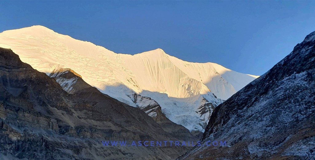 Putha Hiunchuli Climbing